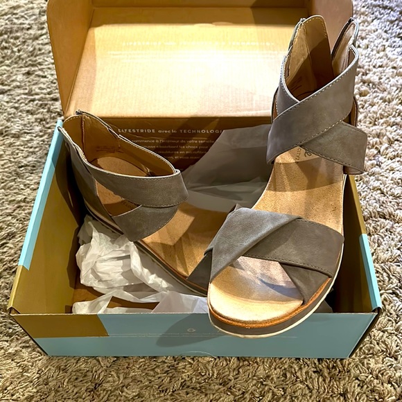 Life Stride | Shoes | Lifestride Grey Sandals So Cute | Poshmark